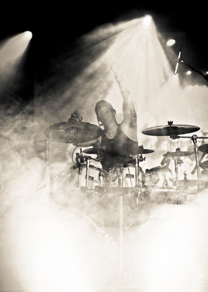 Drummer backing vocals Brilliant drummer available. Experienced amazing ...