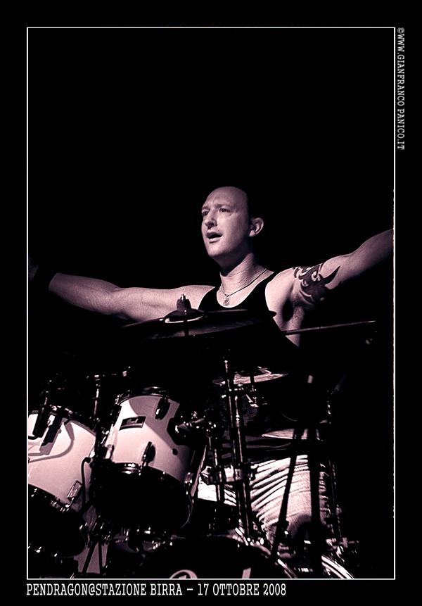 Drummer backing vocals Brilliant drummer available. Experienced amazing ...