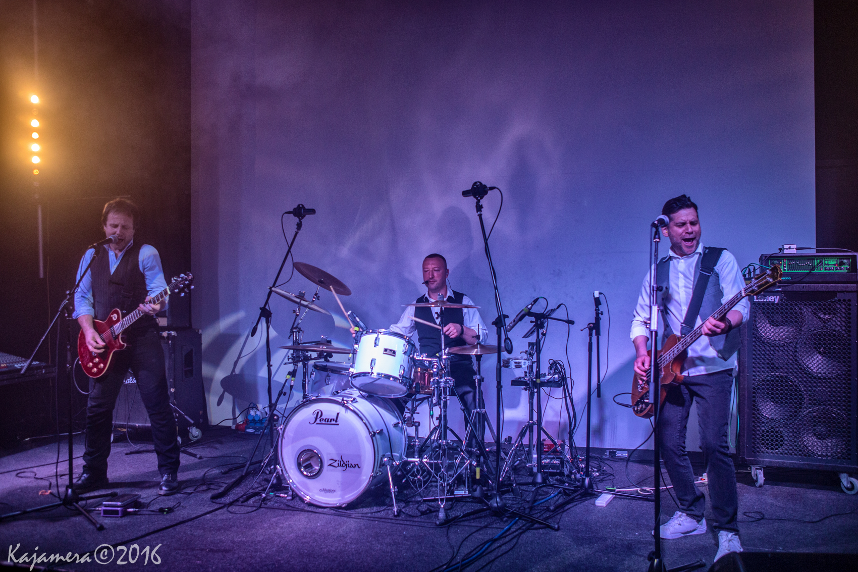 Brilliant cover band drummer available. Experienced amazing drummer ...